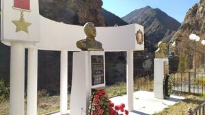 И.В. Сталин (Republic of Severnaya Ossetia-Alania, Alagirsky District, posyolok Mizur), anıt, heykel  Kuzey Osetya‑Alanya'dan