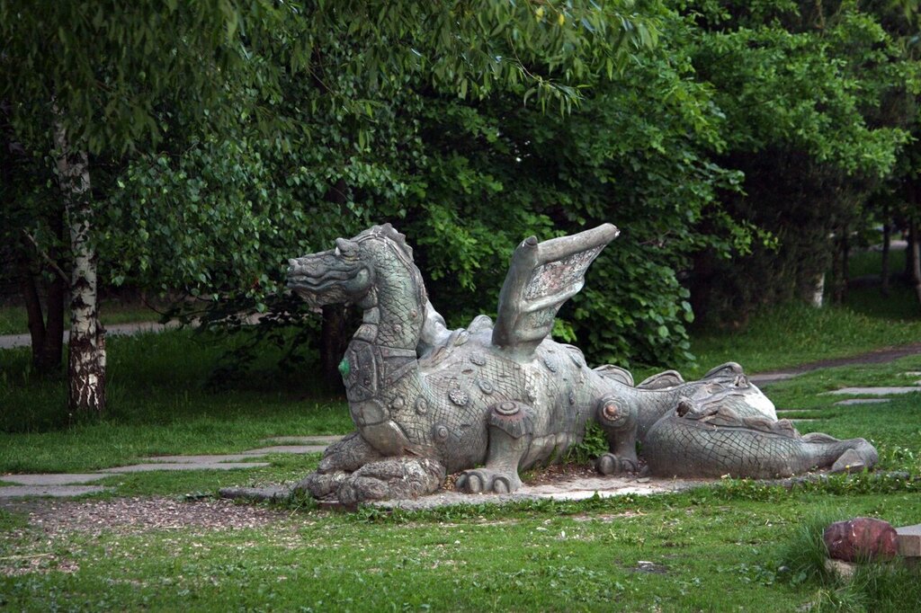 Park, sokak heykeli Горыныч, Tver, foto