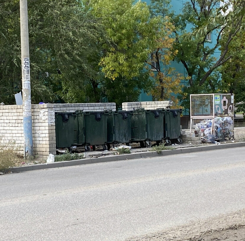 Çöp alanları Trash and garbage disposal area, Astrahan, foto