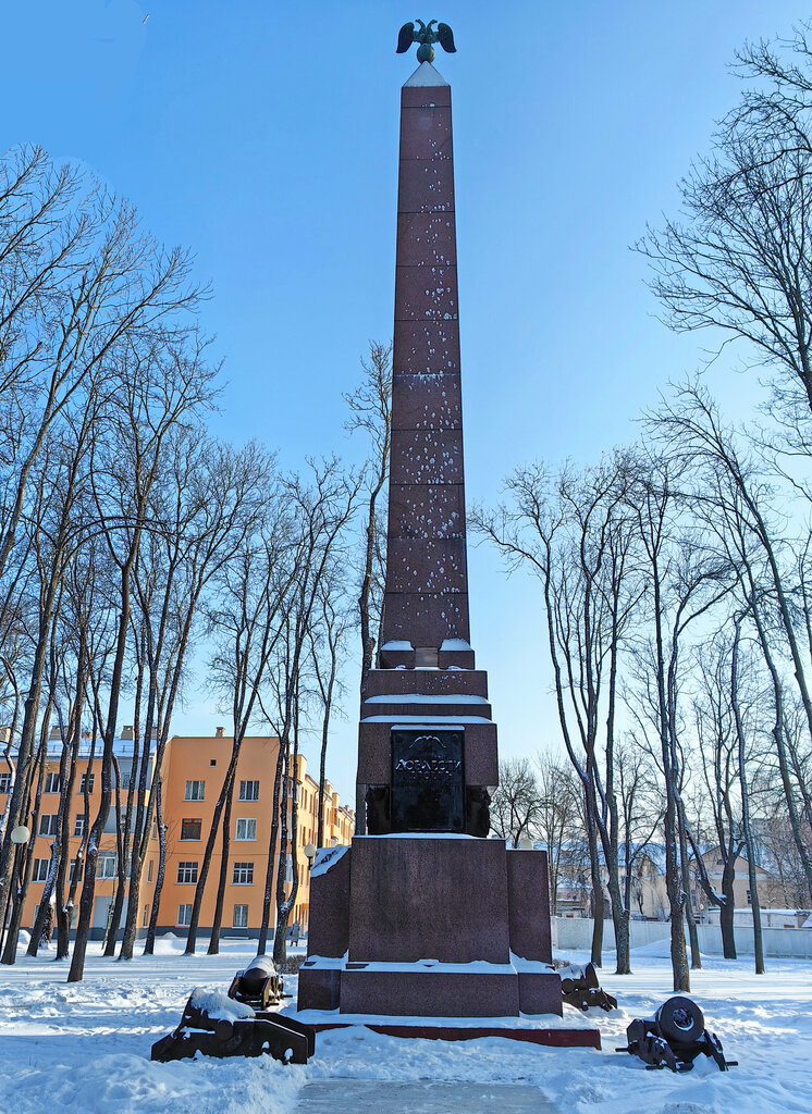 Meydan skvier Gierojam vajny 1812 goda, Vitebsk, foto
