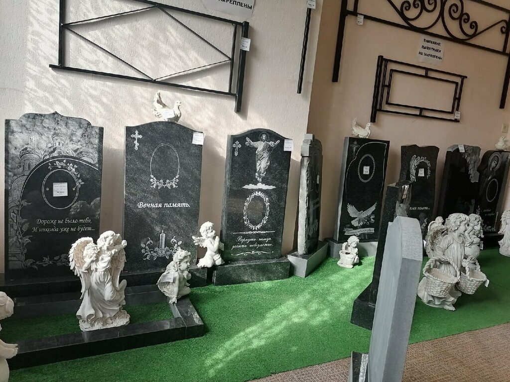 Heykel ve mezarlık taşı üreticileri Памятники, Tixvin, foto