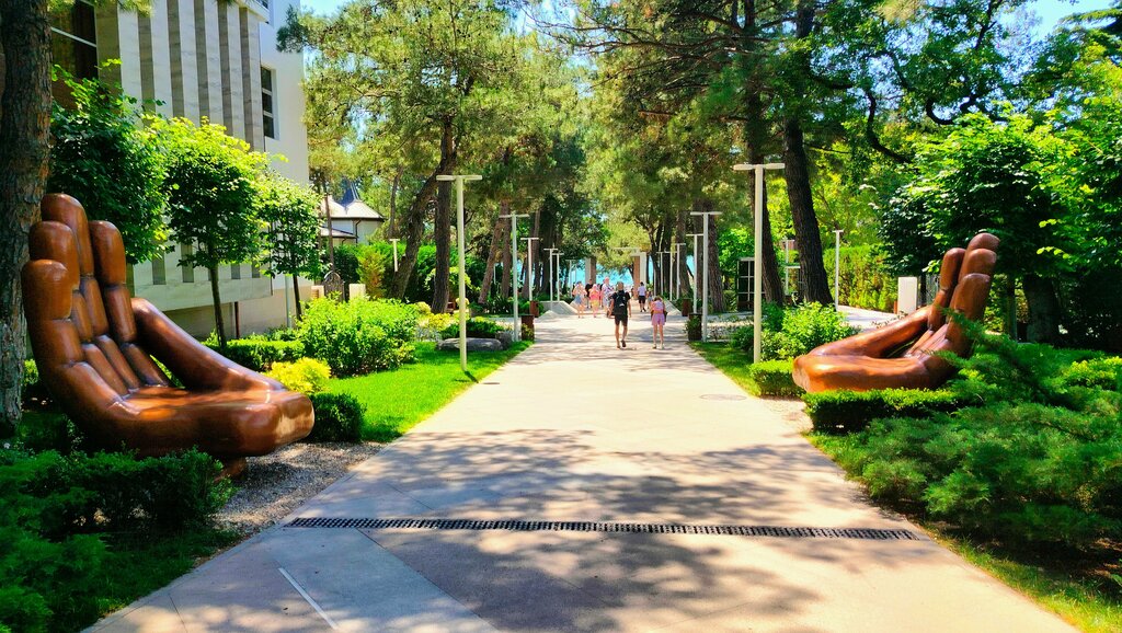 Park, sokak heykeli Ладони, Gelencik, foto