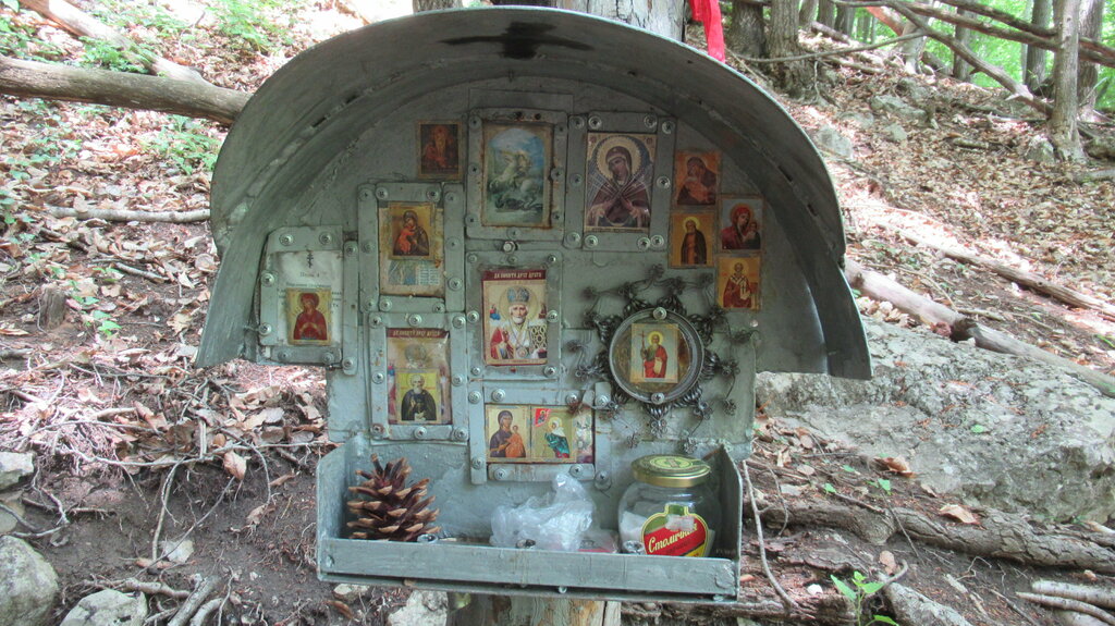 Pınar, çay Spring, stream, Kırım Cumhuriyeti, foto