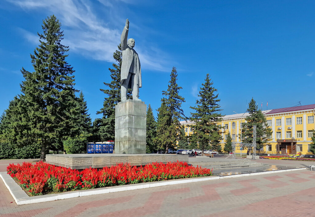 Anıt, heykel V. İ. Lenin, Kızıl, foto