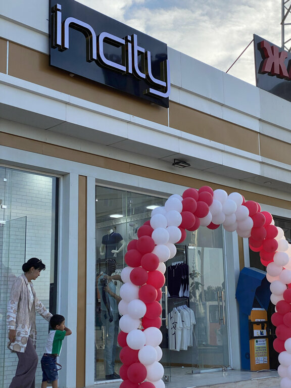 Giyim mağazası Incity, Andican, foto