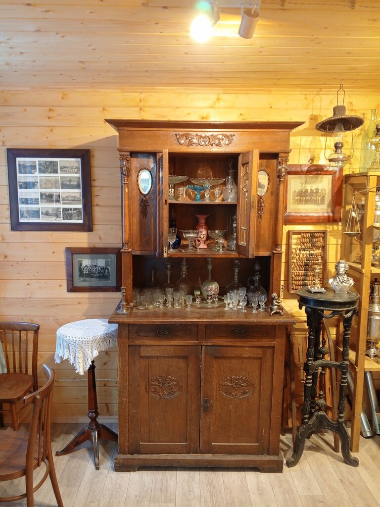 Antikacı dükkanları Антиквариат Самовары, Kashin, foto