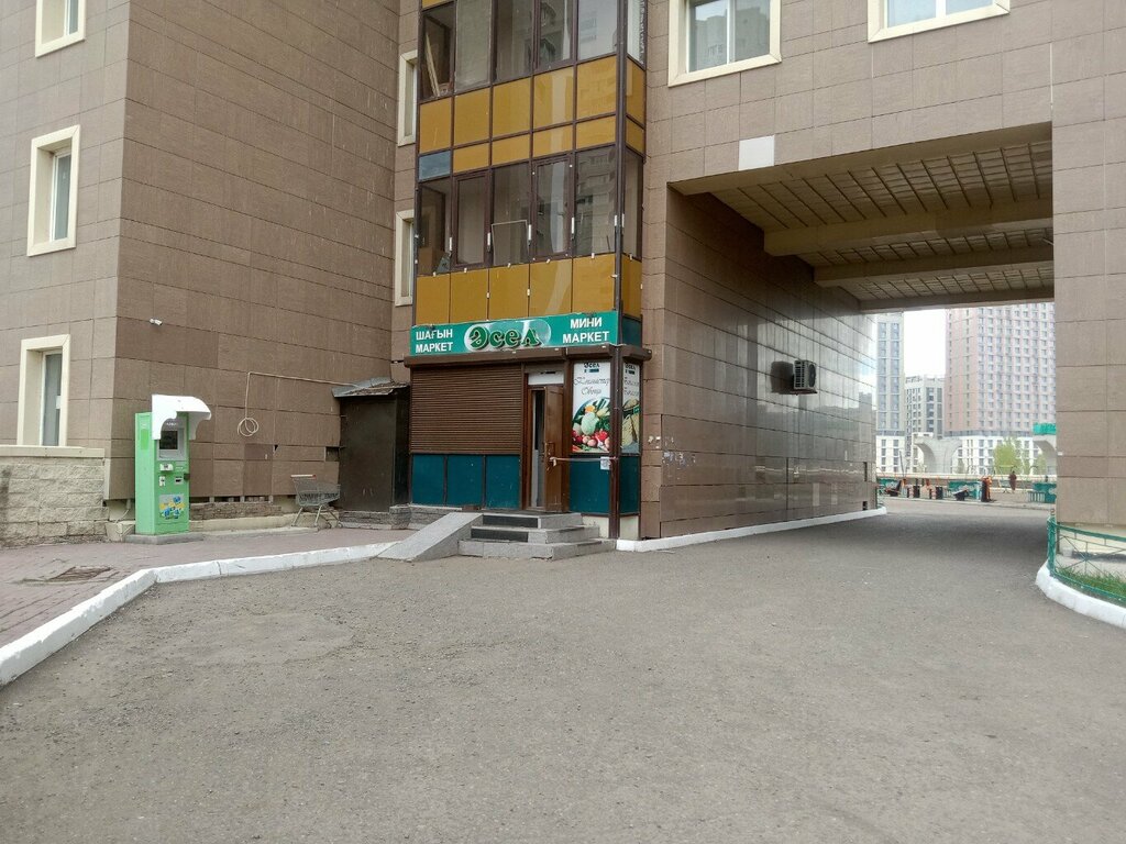 Parsel otomatı Kaspi Postomat, Astana, foto