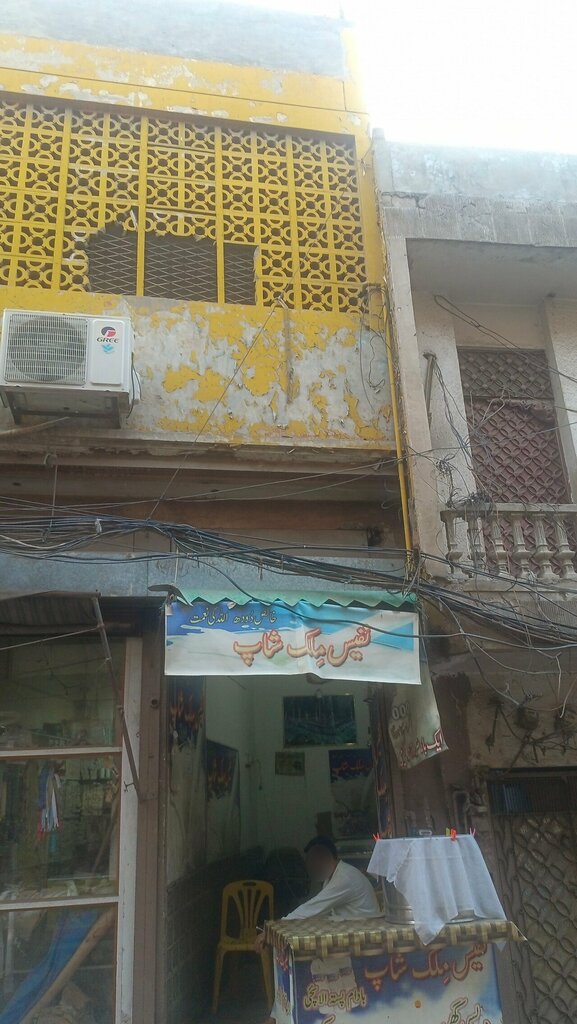 Bebek besleme merkezleri Nafis, Lahor, foto