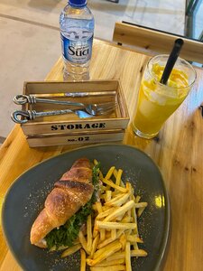 Rustique by Absolute (Bandar Seri Begawan), kafe  Bandar Seri Begawan'dan