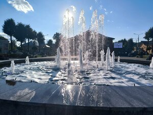 Fountain (Tula Region, Schyokinskiy District, gorodskoye poseleniye Pervomayskiy, Pervomayskiy Work Settlement), çeşme  Tulskaya oblastından