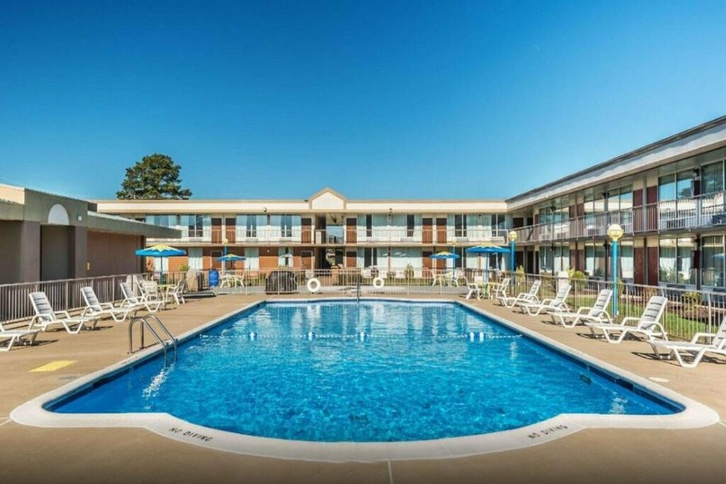 Otel Days Inn by Wyndham South Hill, South Hill, foto