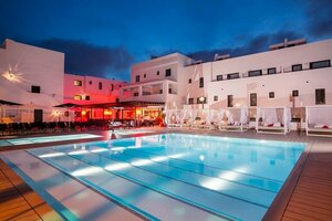 Migjorn Ibiza Suites & SPA (Provincia de Islas Baleares, Calle las Begonias, 12), otel  İbiza'dan