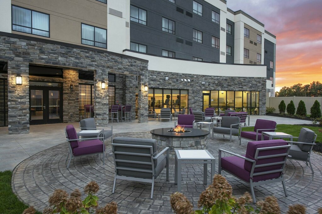Otel Courtyard Cleveland Elyria, Elyria, foto
