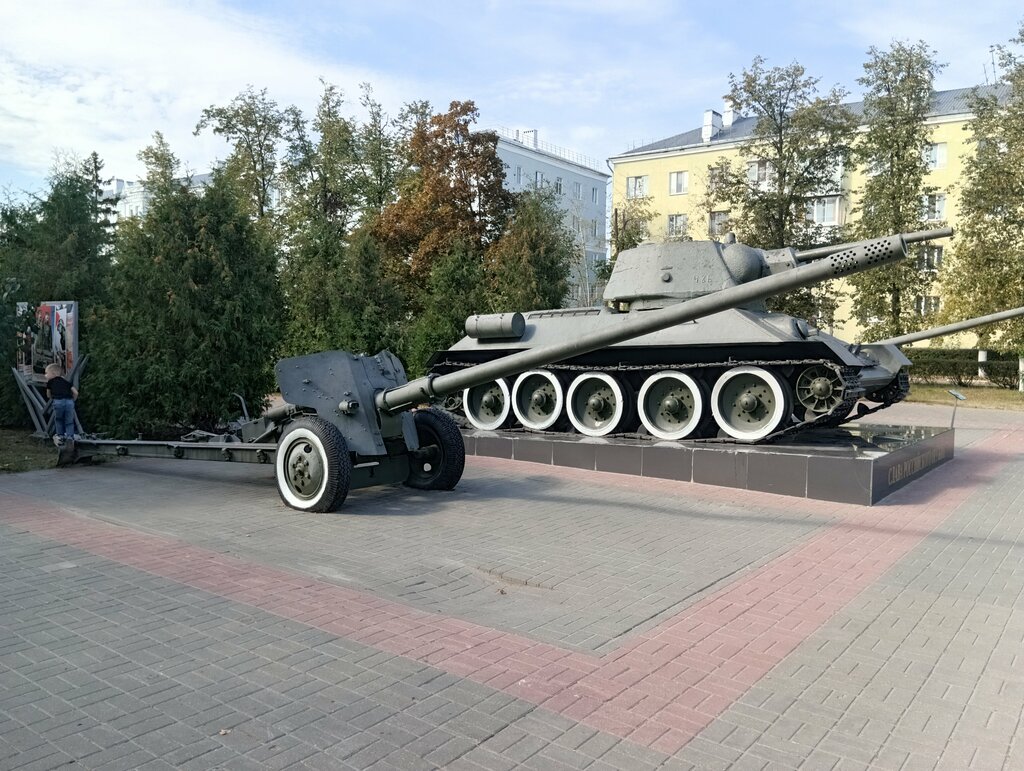 Anıt, heykel Пушка, Dzerjinsk, foto