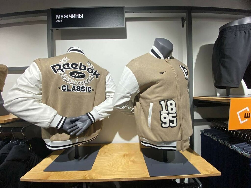 Spor giyim ve ayakkabı Sneakerbox, Tiumen, foto