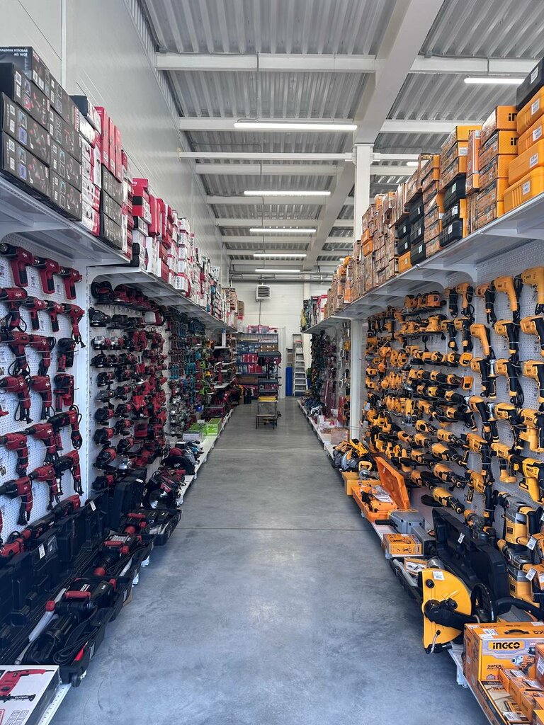 Elektrik ve benzinle çalışan aletler Крафт полигон, Barnaul, foto