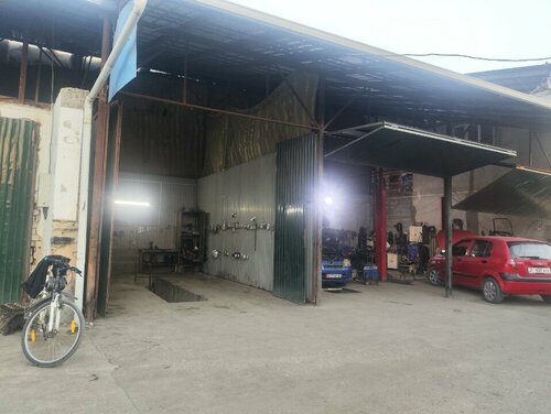 Otomobil servisi Car Service, Oş İli, foto