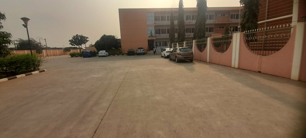Meslek yüksekokulu Escola Técnica de Topografia, Loanda, foto