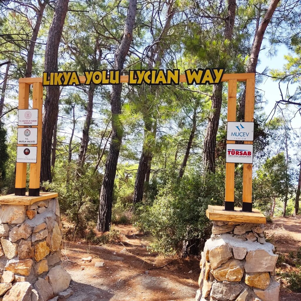 Giriş işareti Likya Yolu'nun Başlangıç İşareti, Fethiye, foto