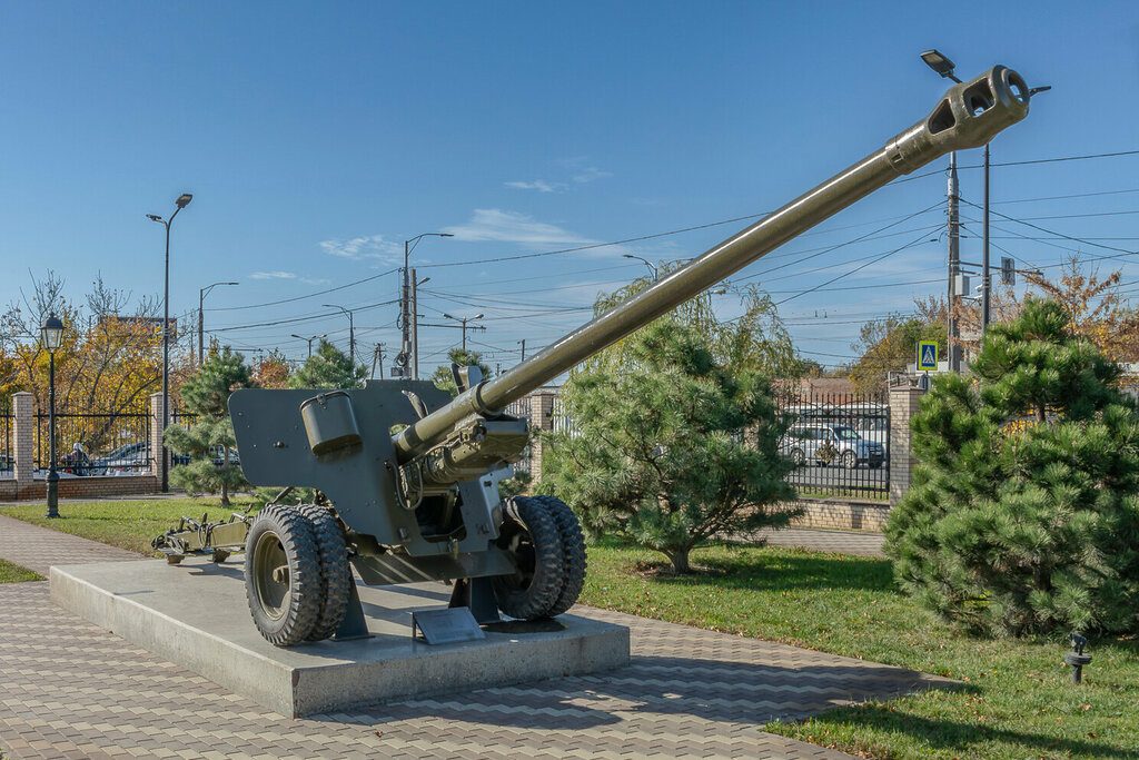 Teknoloji anıtı 100 мм Противотанковая пушка образца 1944 года БС-3, Krasnodar, foto