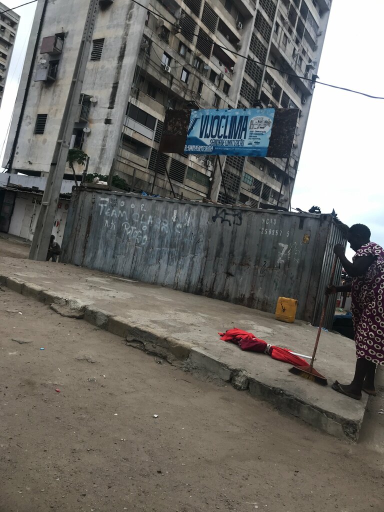 Otomobil servisi Estação de Serviço, Loanda, foto