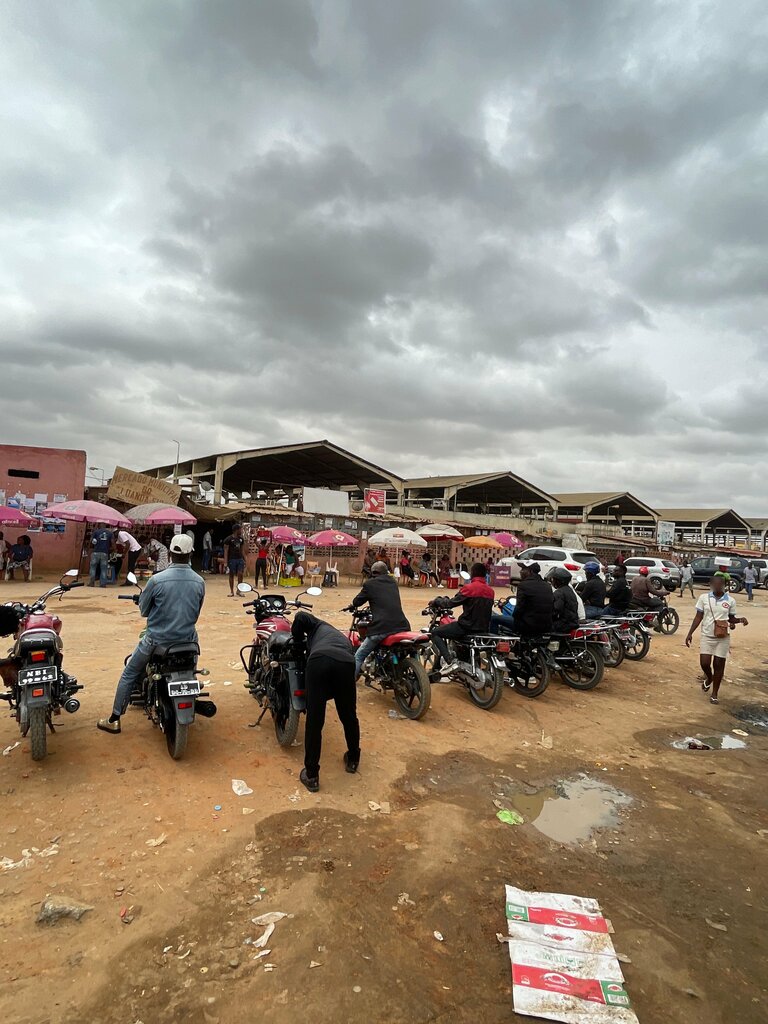 Gıda pazarı Mercado de Luanda-Sul, Loanda, foto