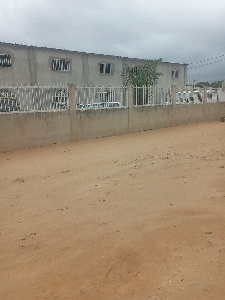 Protestan kilisesi Assembleia De Deus Pentecostal Shekinah Centro Nazaré, Loanda, foto