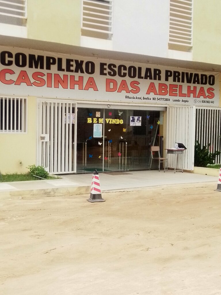 Ortaokul Casinha das Abelhas, Loanda, foto