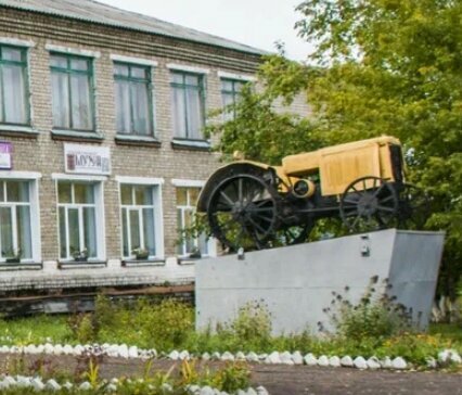 Teknoloji anıtı Трактор ХТЗ, Zuevka, foto