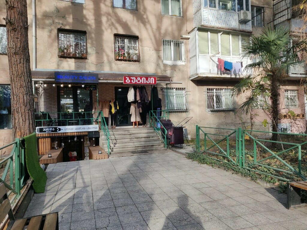Giyim mağazası ბუტიკი, Tiflis, foto