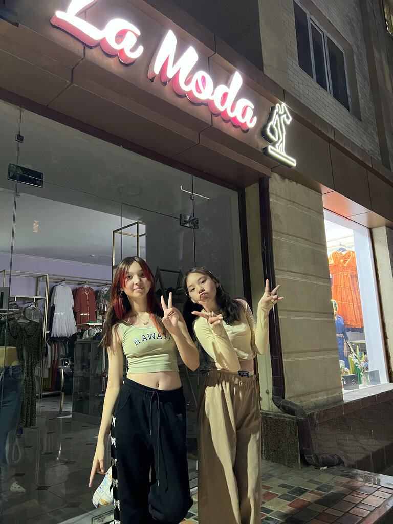 Giyim mağazası La Moda, Nukus, foto
