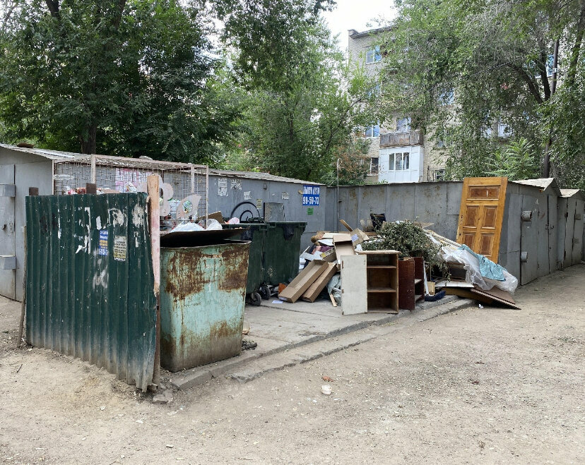 Çöp alanları Trash and garbage disposal area, Astrahan, foto
