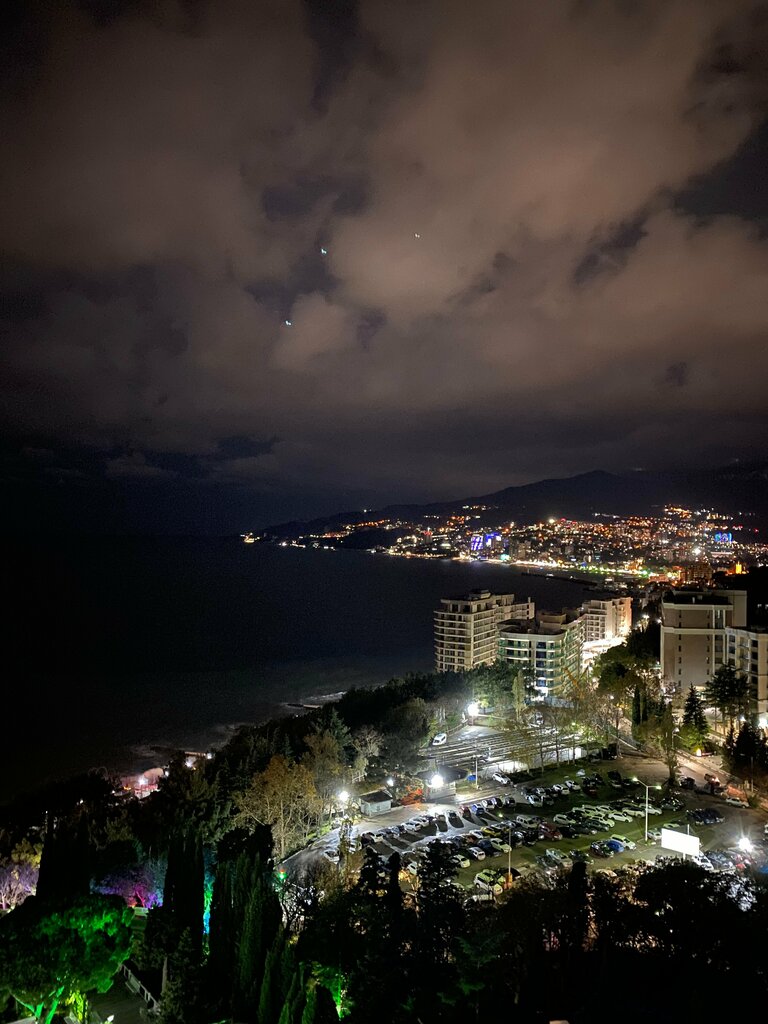 Kafe Yaltinskiy Dvorik, Yalta, foto