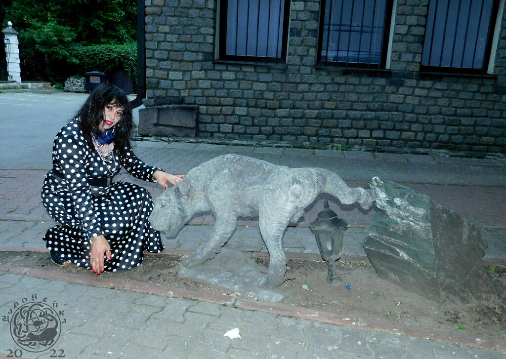 Park, sokak heykeli Писающая собака, Moskova, foto