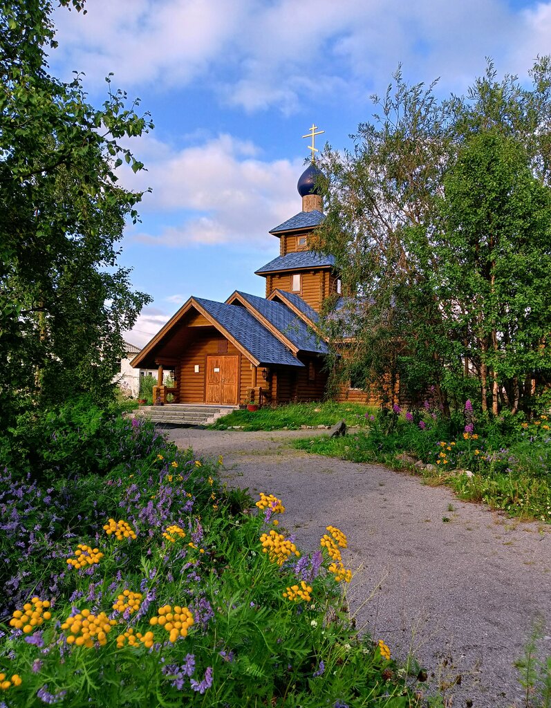 Ortodoks kiliseleri Vorkutinsky Tsentralny tserkovny okrug Khram Svyatogo knyazya Igorya, Komi, foto
