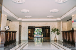 Excelsior (Yunnatov Street No:9Г), restoran  Maykop'tan