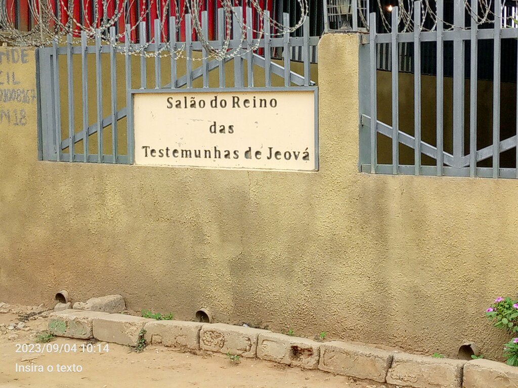 Dini dernekler Salão do Reino das Tesgeminhas de Jeová, Loanda, foto