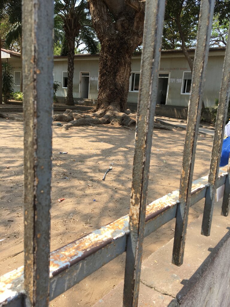 Üniversiteler Escola do Ensino Secundário № 3024, Loanda, foto