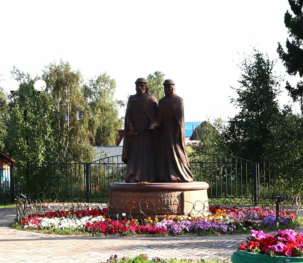 Park, sokak heykeli Пётр и Феврония Муромские, Hantı‑Mansi Özerk Okrugu, foto