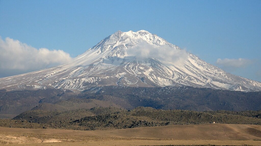 Dağ zirvesi Hasan Dağı, Aksaray, foto