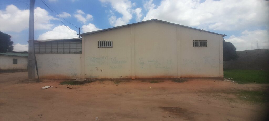 Protestan kilisesi Igreja Universal do Reino de Deus, Loanda, foto