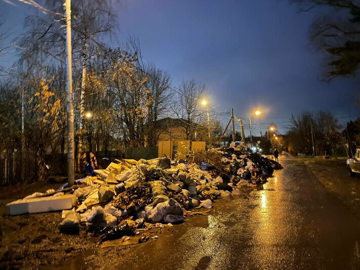 Çöp alanları Trash and garbage disposal area, Moskova, foto