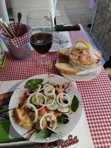 Bella Italia (vulica Voinaŭ-Internacyjanalistaŭ No:1К, Viciebsk), pizzacılar  Vitebsk'ten