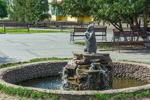 Fountain (Tambov Region, Uvarovo, Oktyabrskaya ulitsa), çeşme  Uvarovo'dan