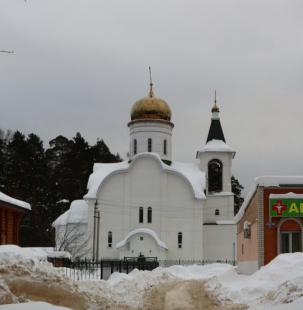 Ortodoks kiliseleri Church of Seraphim of Sarov in Yuzha, Yuja, foto