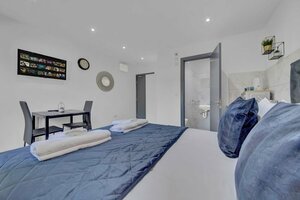 Lovely 1-bed Studio in Feltham (England, Greater London, London Borough of Hounslow), otel  Londra'dan