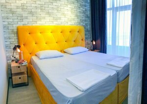 Roshe by Mgzavrebi Hotel (2-я аллея Цминда Андриа Пирвелцодебули No:6, Батуми), otel  Batum'dan
