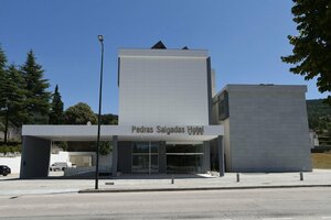 Hotel Pedras Salgadas (Vila Real, Vila Pouca de Aguiar, Rua Henrique Maia), otel  Vila Real'dan