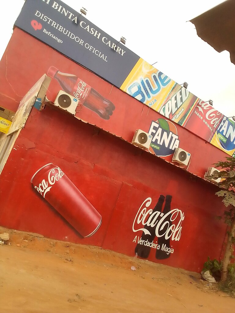 Market H. Binta Cash and Carry, Loanda, foto