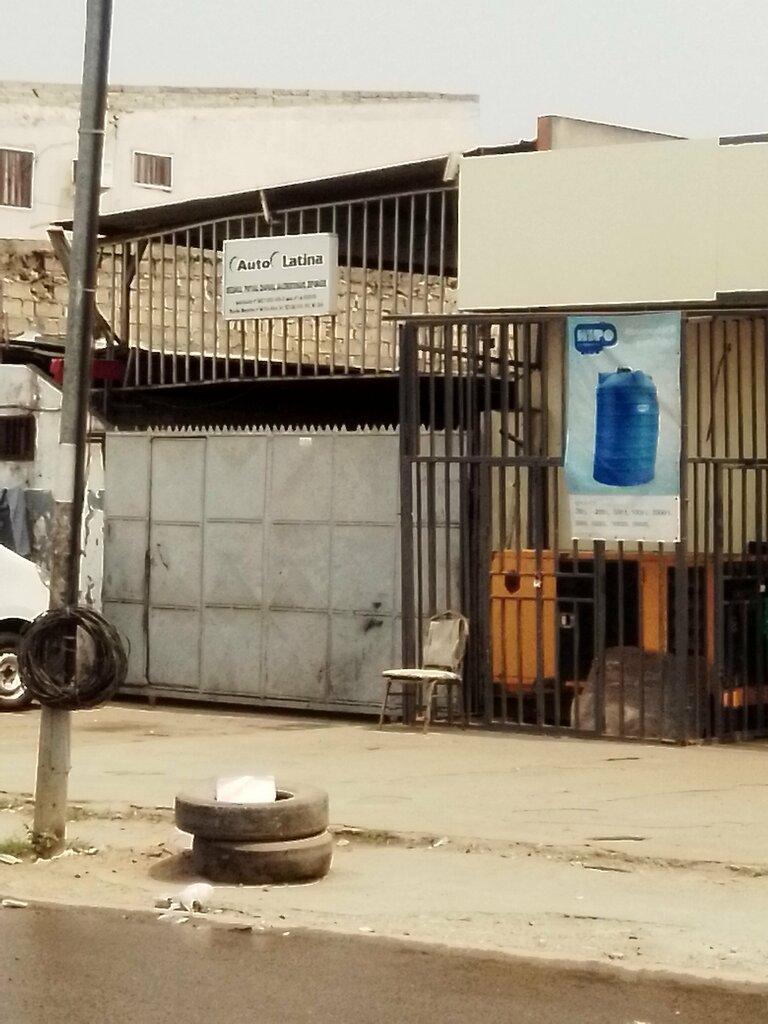 Otomobil servisi Auto Latina, Loanda, foto